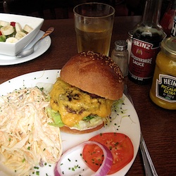 Paris: Where to find the best burgers (à la francaise) | EuroCheapo